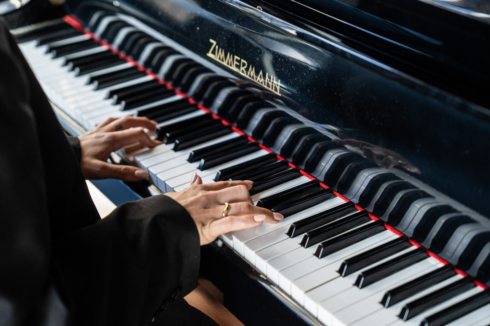 Dean & Nancy on 22 – A Spirited Sydney Skyline Affair - NZ Business ...